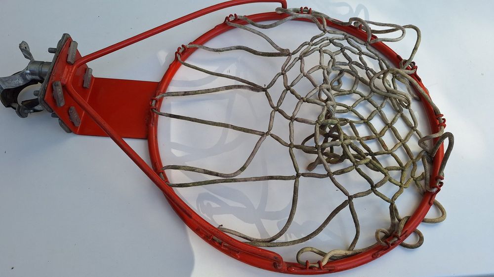 Basketball - Korb Metall (Gebraucht) in Arlesheim für CHF 19 – mit ...