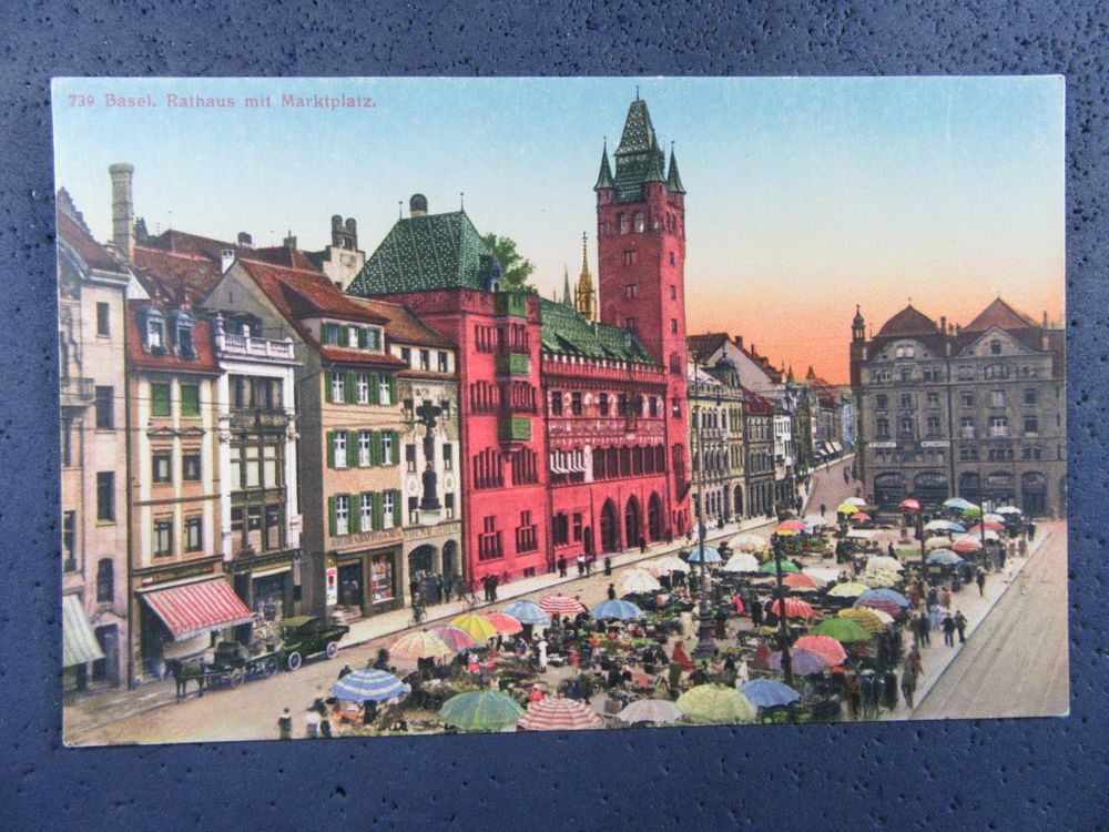 BASEL RATHAUS MARKTPLATZ BUNTE SONNENSCHIRME (Gebraucht) in Ettingen für CHF 0.95 – mit ...
