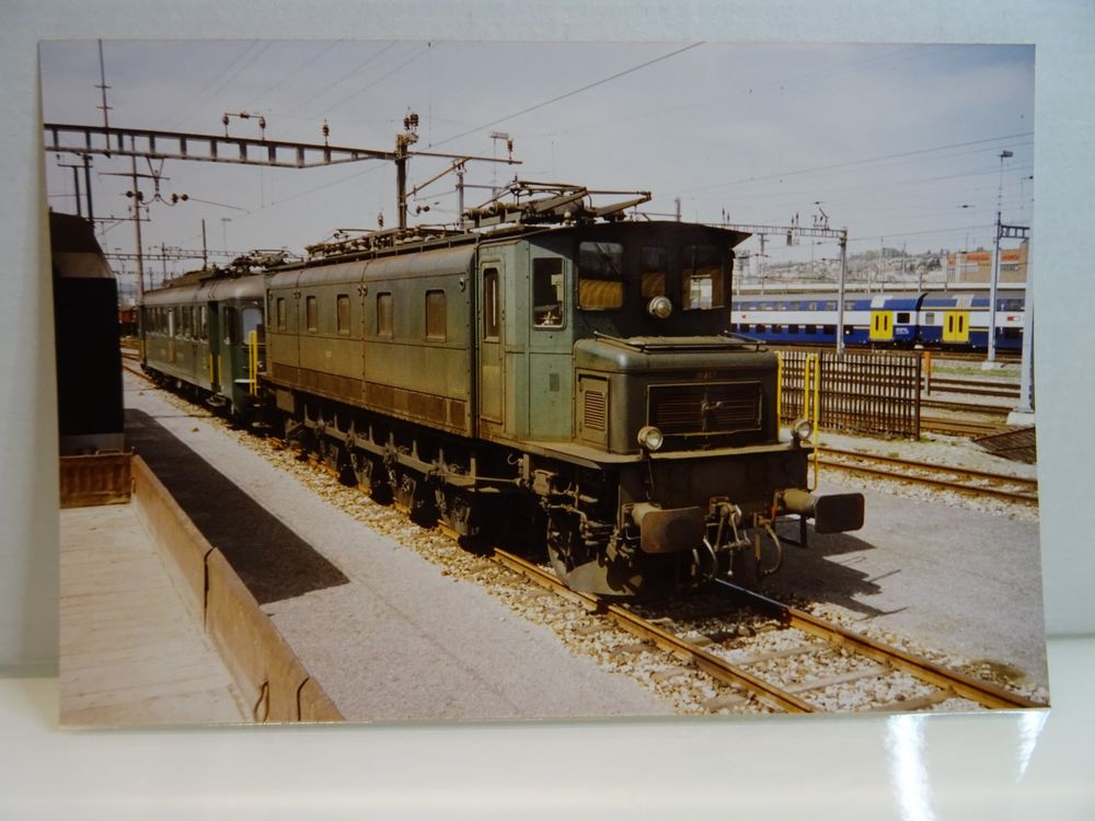 SBB Foto Ae 4/7 10937 am Haken RBe 4/4 Zürich, 25.4.1992 (Neu (gemäss ...