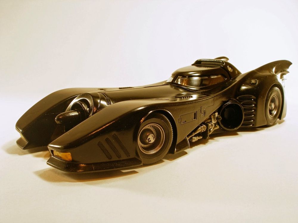 2 Batmobile / The Batman 2022 / Batman 1989 / 1:35 Bandai (Neu (gemäss ...