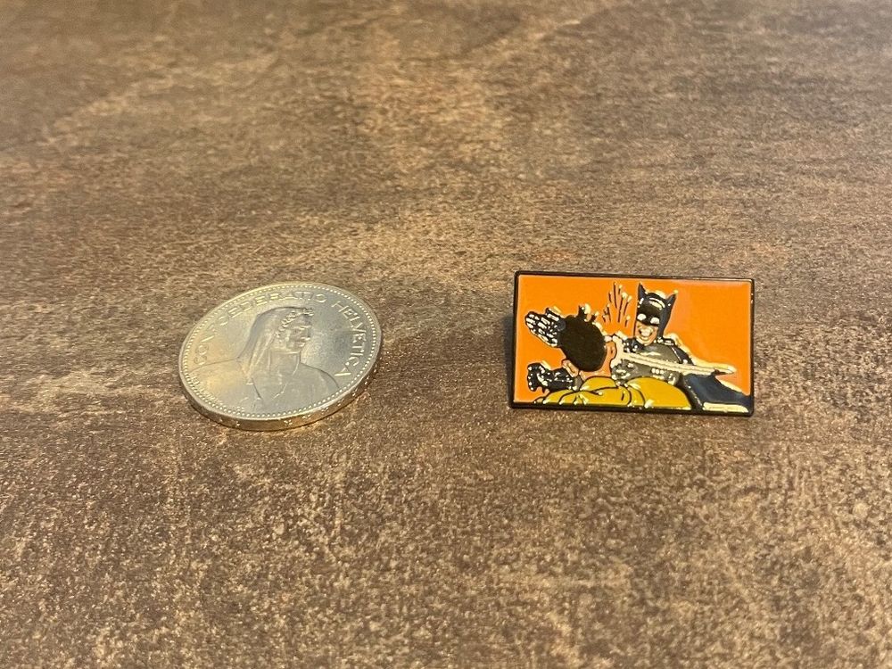 Batman & Robin Meme Pin (Gebraucht) in Biel/Bienne für CHF 3.5 – mit ...