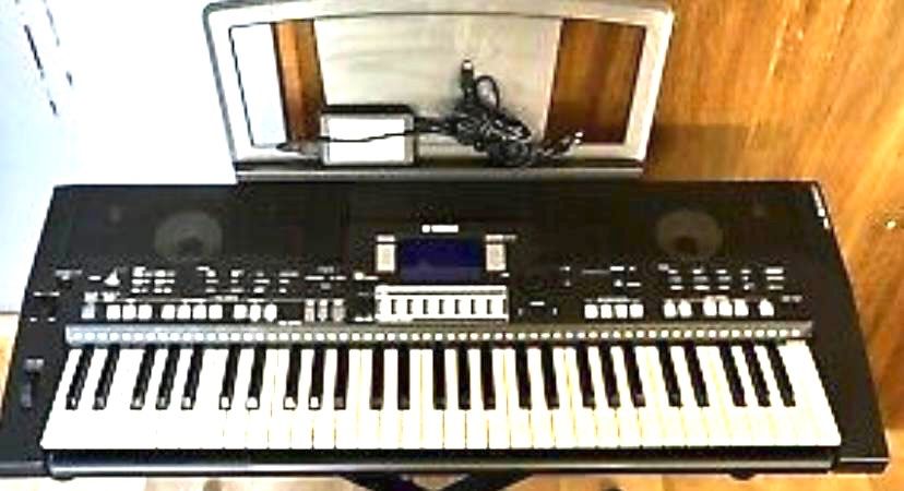 E-Piano/ Digital Keyboard Yamaha PSR-S 550 B | Kaufen auf Ricardo