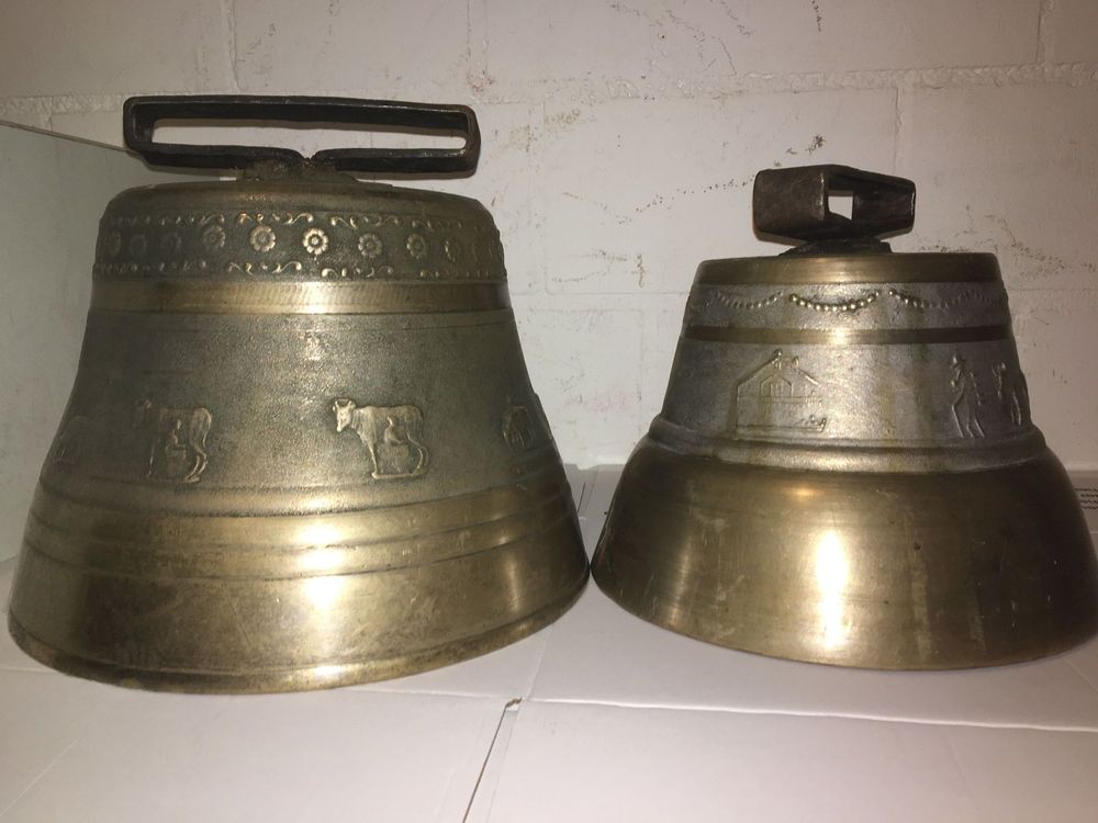 Zwei alte Glocken ab 1.00 Fr. (Gebraucht) in Birrhard für CHF 52 – mit ...