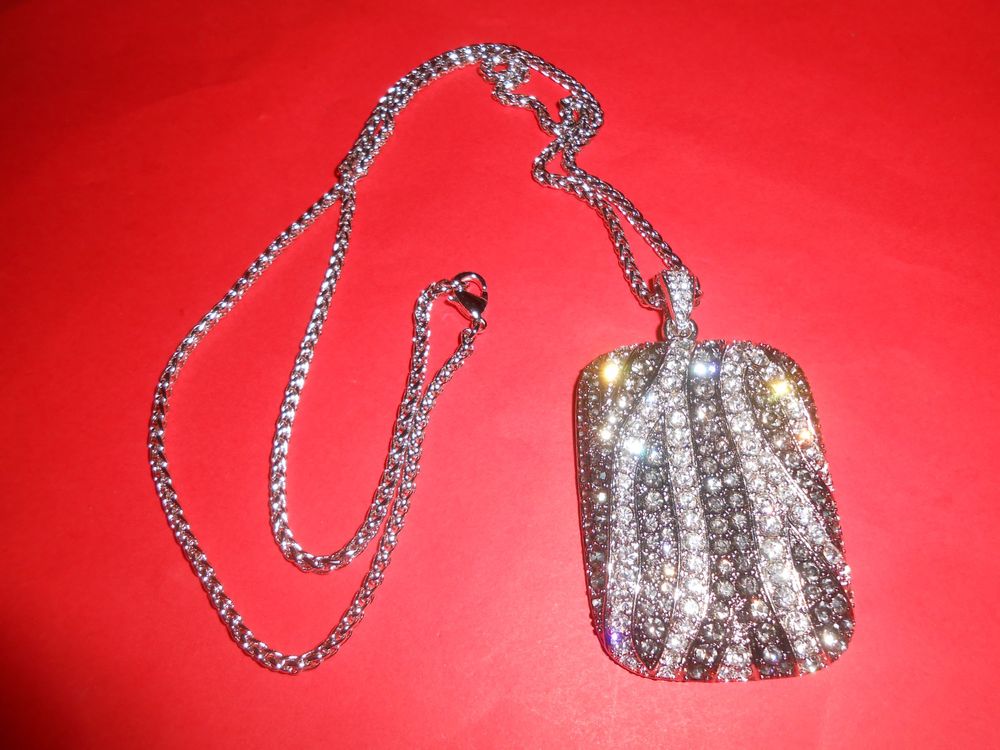 Schmuck Anhänger mit Kette (Gebraucht) in Bubikon für CHF 15 – mit ...