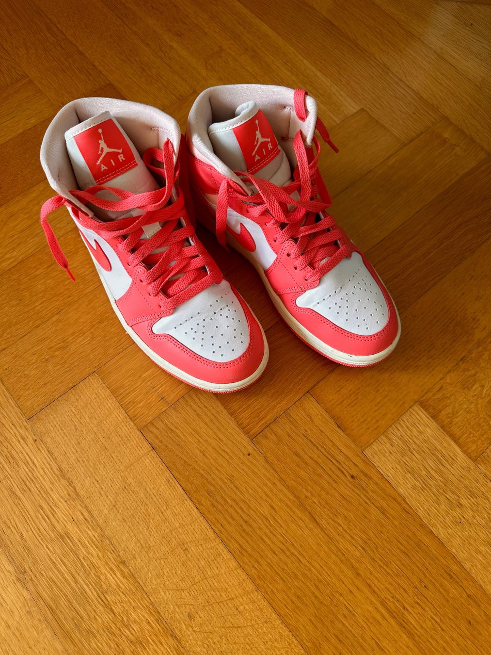 Nike Air Jordan 1 Mid Coral Gr. 38.5 Top Zustand! (Gebraucht) in Thun ...