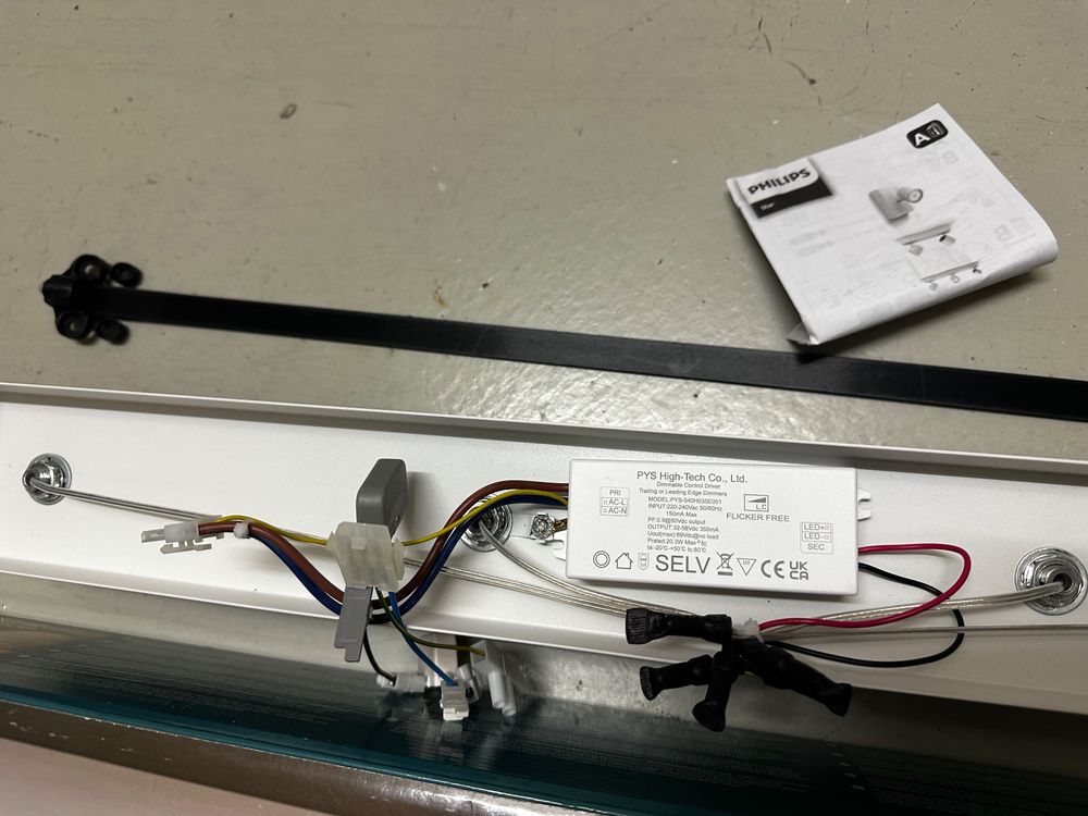 4-fach LED Spot Leuchte Philips (Gebraucht) in Thalwil für CHF 55 – mit ...