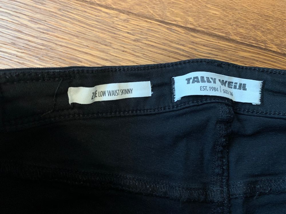 Jeans F: Schwarz, Low Skinny, Gr. 36 mit Löcher (Neu (gemäss ...