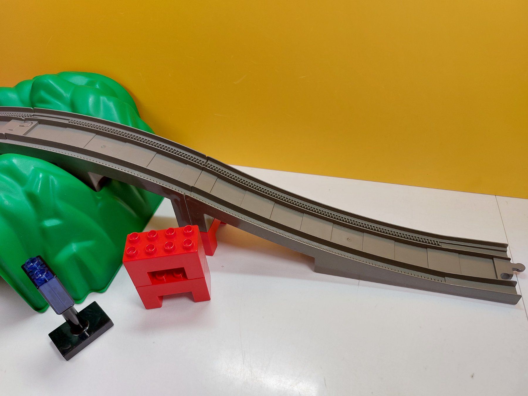 Lego Duplo für Eisenbahn - 1m Brücke mit Tunnel (Gebraucht) in St ...