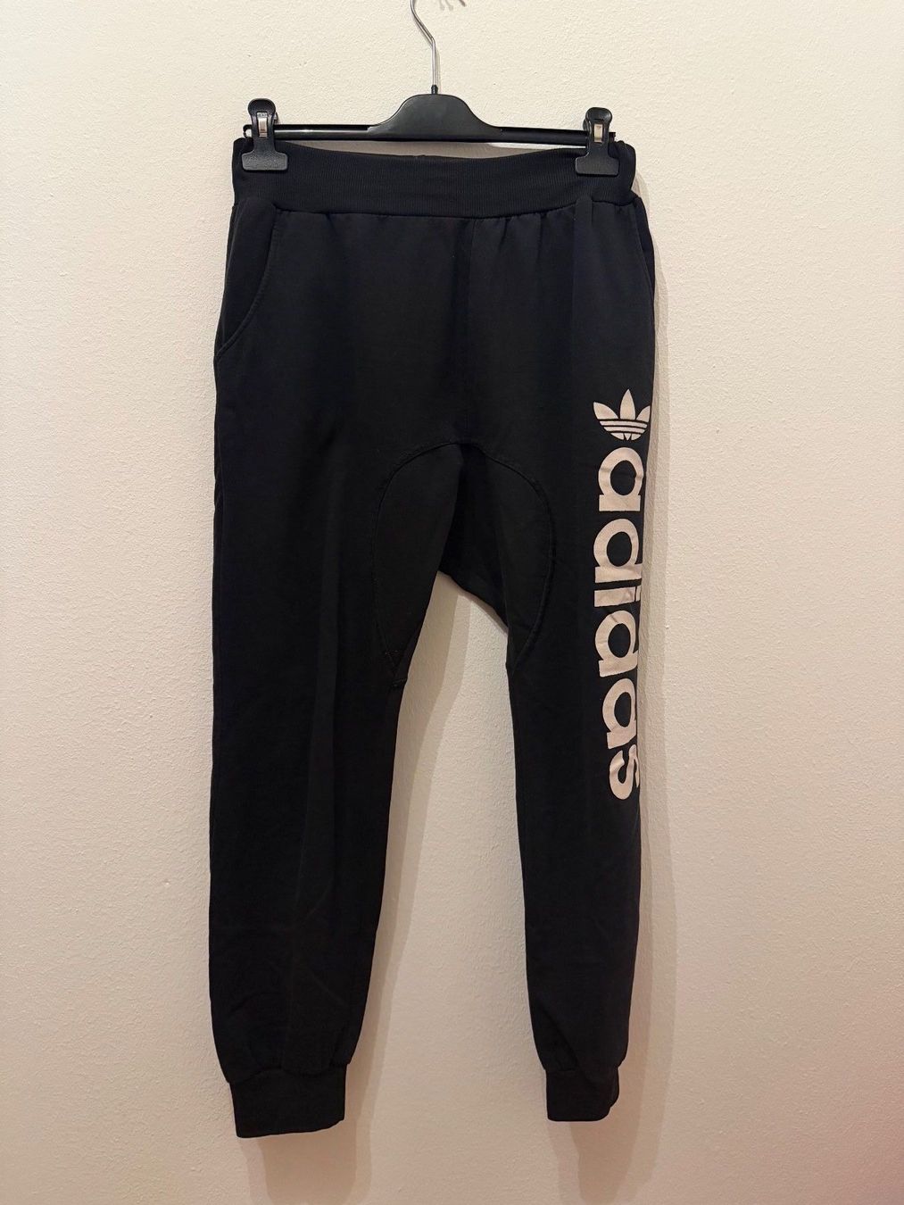 Training noir Adidas unisexe (D'occasion) à Payerne pour CHF 10 – avec ...