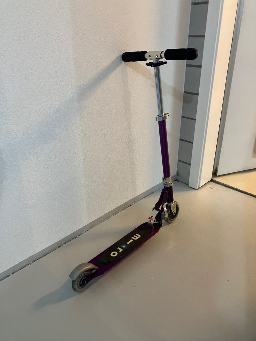 Micro Scooter (violett) (Gebraucht) in Arisdorf für CHF 1 – nur ...