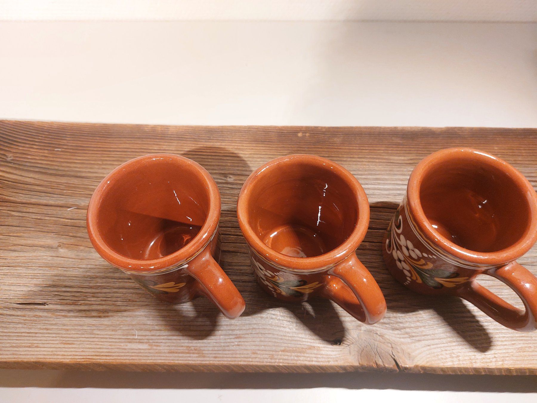 3er Set süsse Keramik Tassen, Handbemalt, Vintage Stil (Gebraucht) in ...