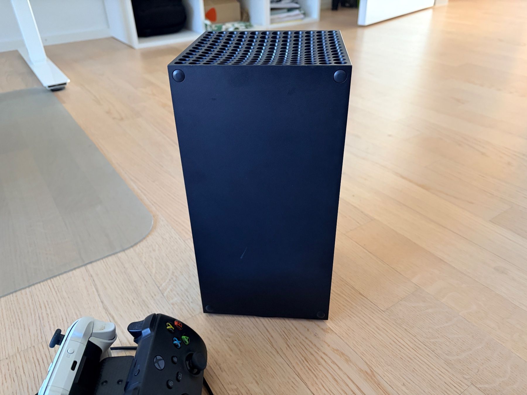 Xbox Series X - Konsole mit zwei Controller + 2 AKU (Gebraucht) in ...
