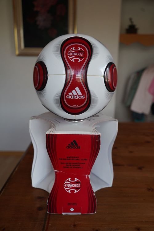 FIFA WM 2006 TEAMGEIST ADIDAS ROT Gebraucht In D niken SO F r CHF 550