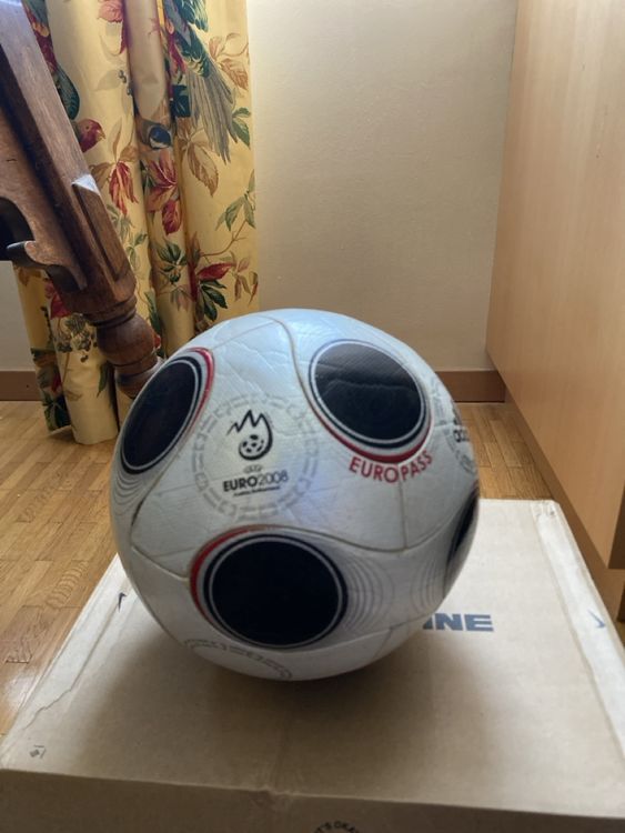 Adidas EURO2008 Official Match Ball Europass (Gebraucht) in für CHF 120 ...
