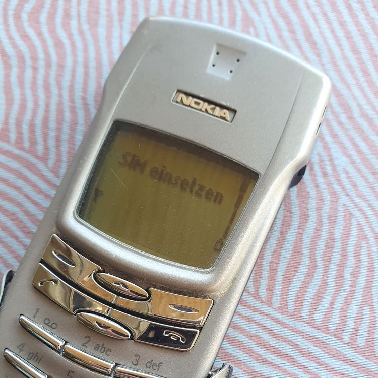 Nokia 8910, Jahrgang 2002, inkl. Ladegerät | Kaufen auf Ricardo