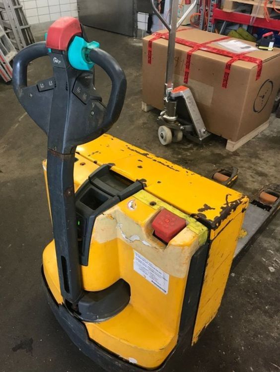 Jungheinrich Elektro-Hubwagen mit Ladegerät | Comprare su Ricardo