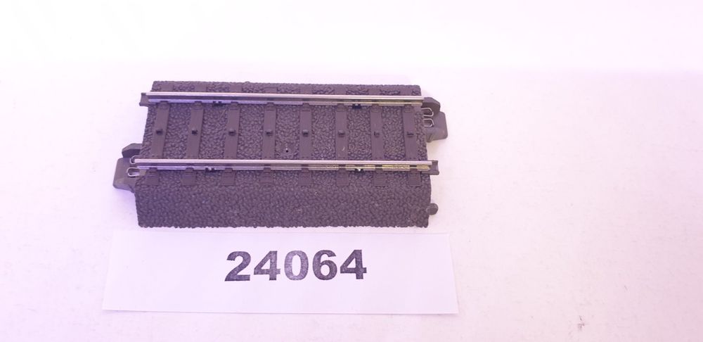 Märklin C-Gleis gerade 24064 (Gebraucht) in Neuenhof für CHF 3.5 – mit Lieferung auf Ricardo kaufen