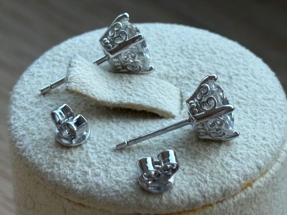 Luxus 2x2ct.Ohrstecker Zirkonia Farbe Silber/weiss (Gebraucht) in Biel ...