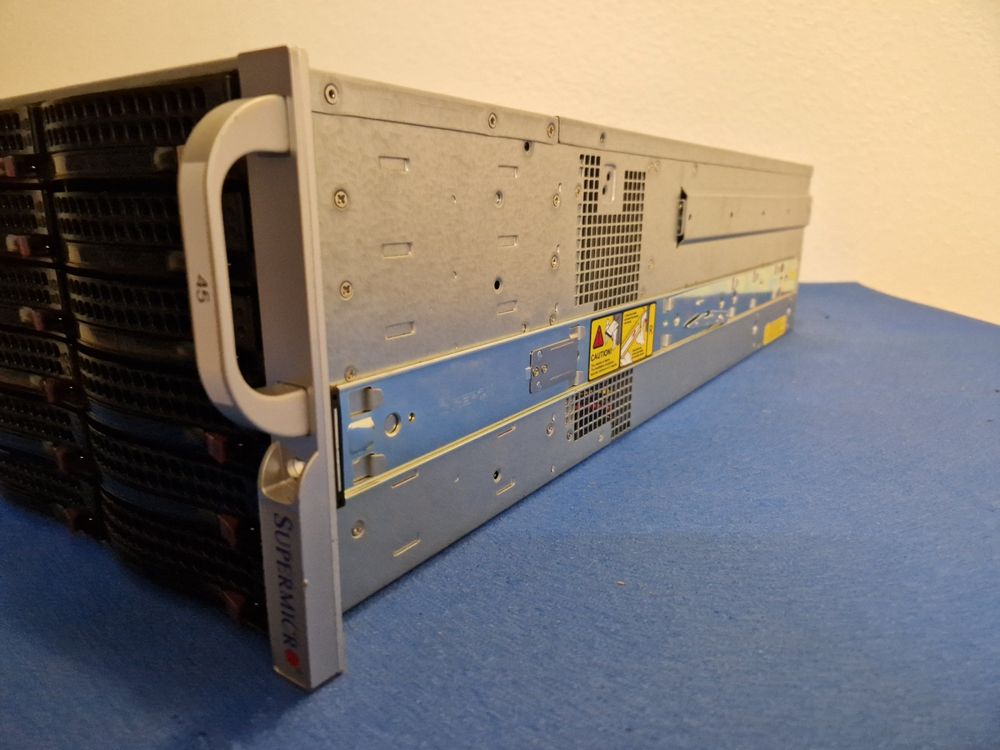 Platz für 45 Festplatten! (HDD-Enclosure, JBOD), Supermicro (Gebraucht ...