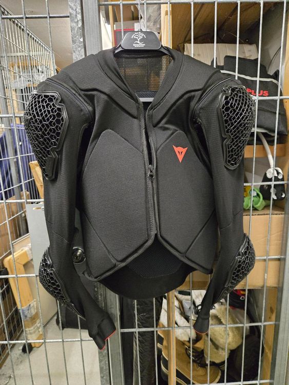 Used Dainese Rhyolite ski / MTB Jacket Protector Medium (Gebraucht) in ...