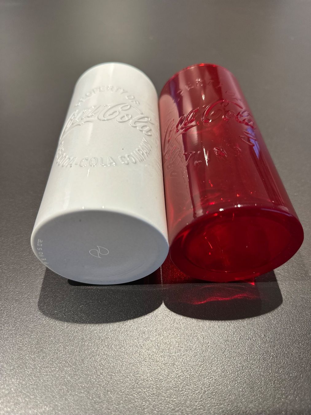 2 Coca Cola Gläser, Hutchinson Design, rot und weiss (Gebraucht) in ...
