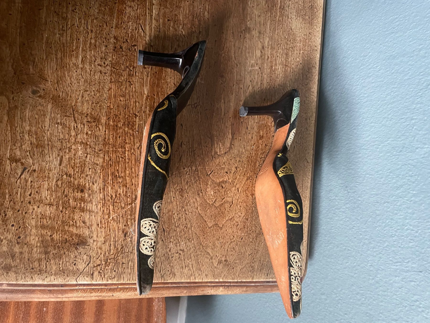 vintage ANTIQUE OBJET - Mules bestickt - Grösse 39 neu (D'occasion) à ...