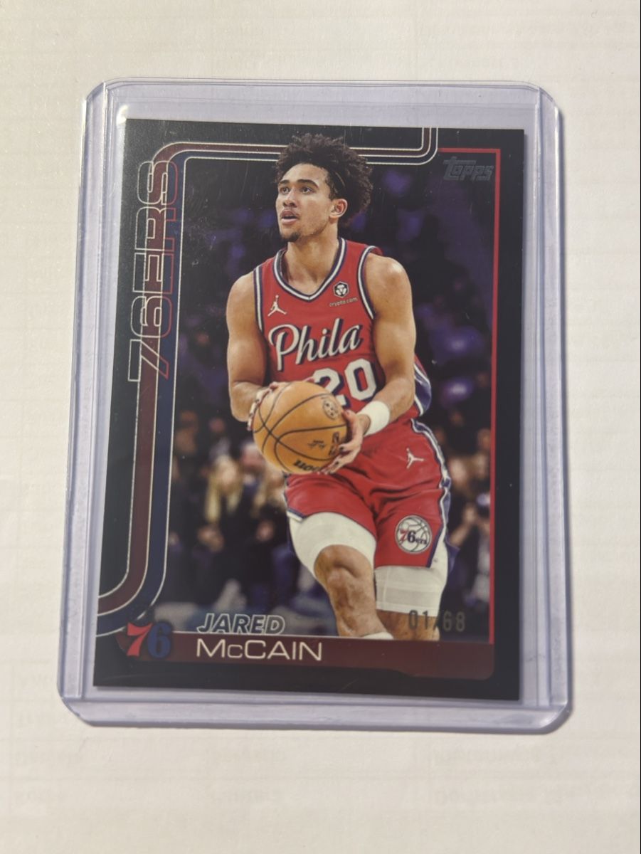 2025-26 NBA Topps Flagship Jared McCain #24 Black /68 (Neu (gemäss ...