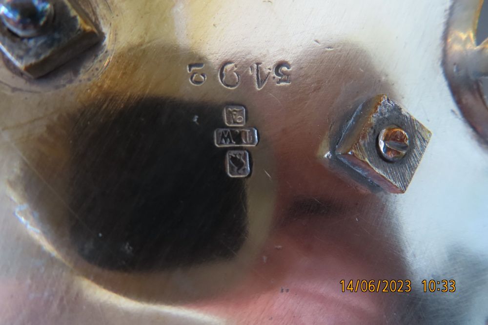 Silber Puderzucker Streugefaess, englisch,hoch, 18cm,Gew.100 (Gebraucht) in Oberdorf BL für CHF ...