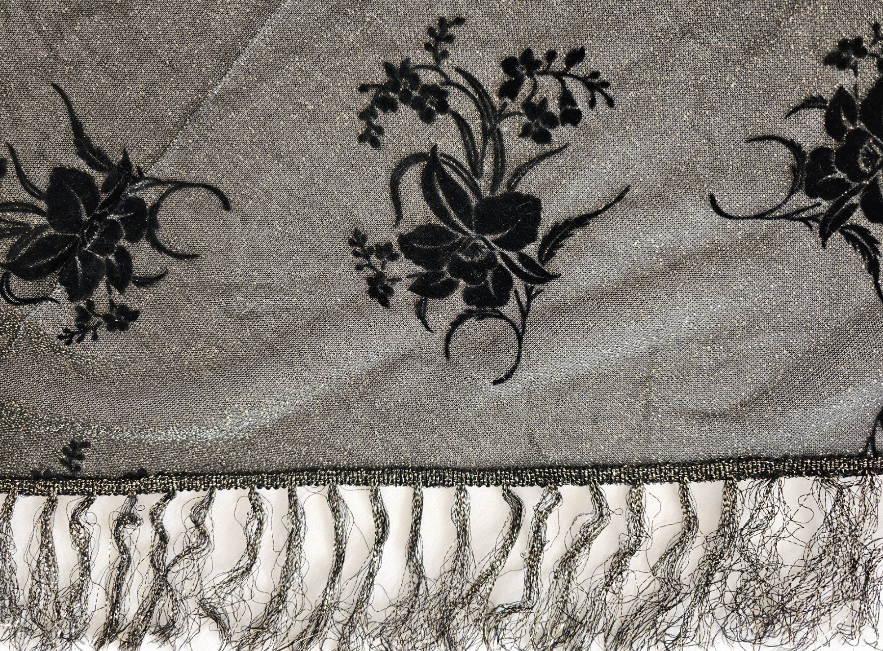 Foulard triangle noire/argenté 90 x 90 x 130 (Neuf avec emballage d ...