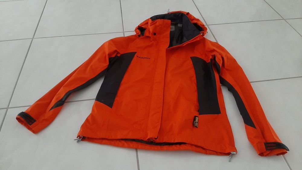 K..61 R) Mammut Gore-tex Regenjacke Gr. S orange (Gebraucht) in Wil SG ...