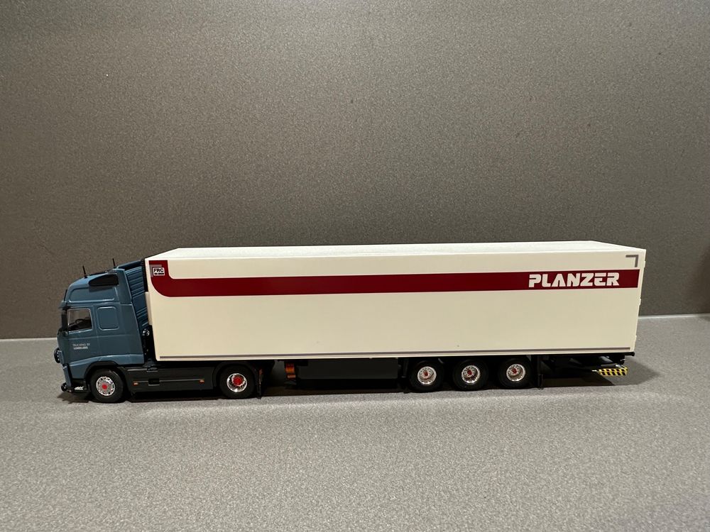 Modell-Lastwagen Volvo inkl. Vitrine (Gebraucht) in Jonschwil für CHF ...