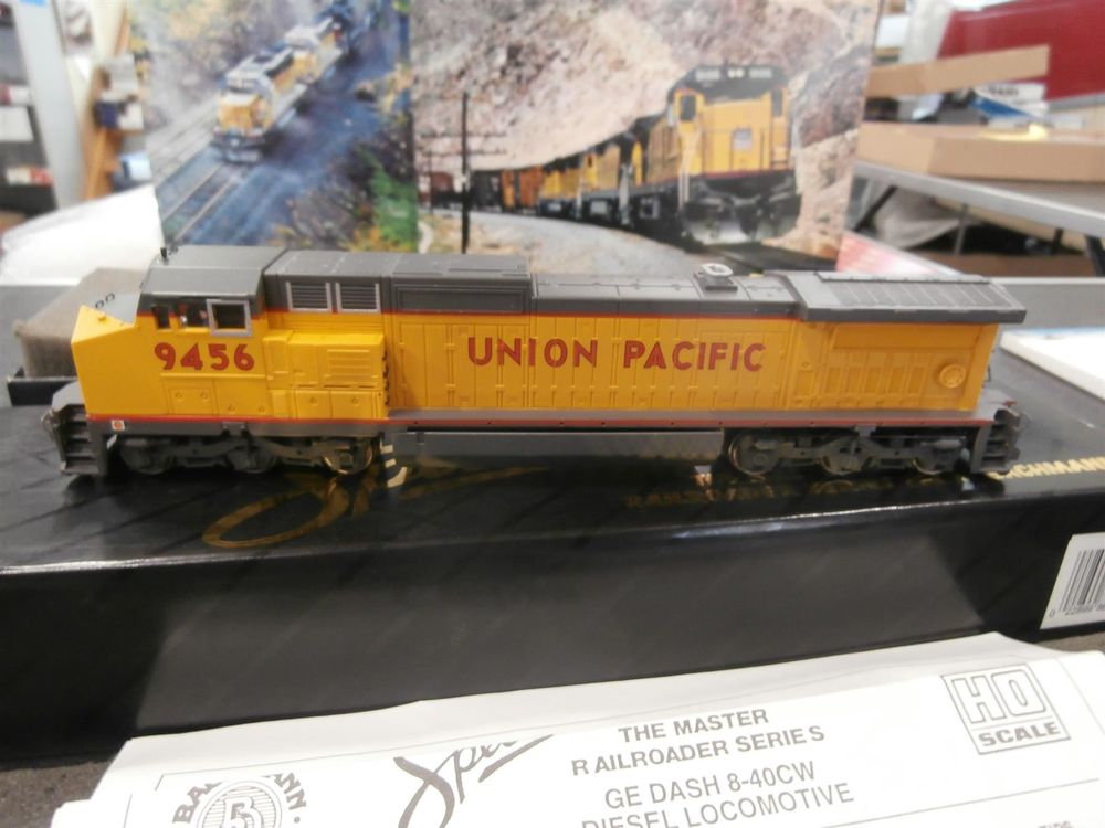 Spectrum GE Dash 8-40 CW UP ab 1Stutz | Kaufen auf Ricardo