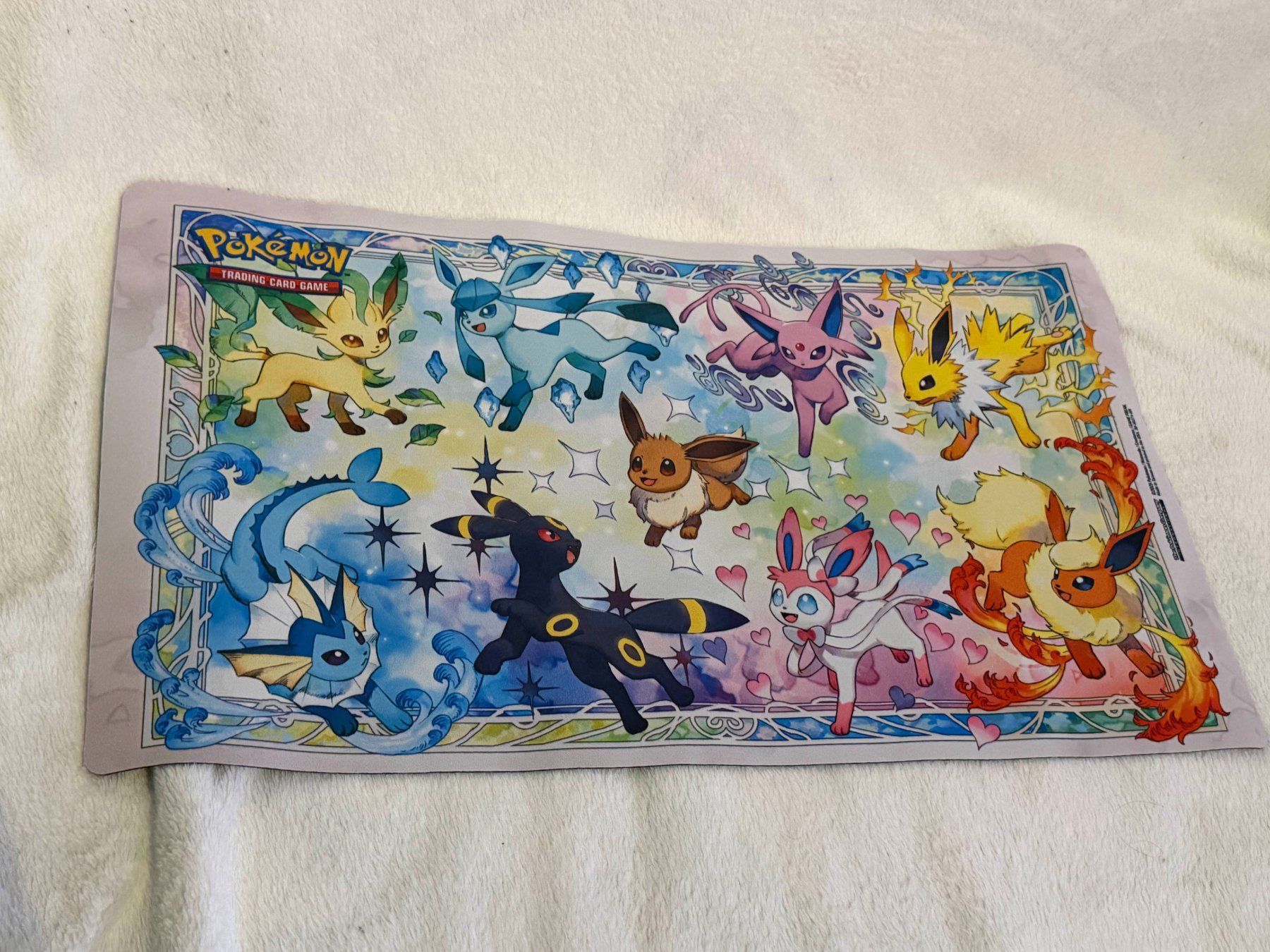 Pokémon TCG Prismatic Evolutions Playmat – Sammler‑Tapete (Neu (gemäss ...