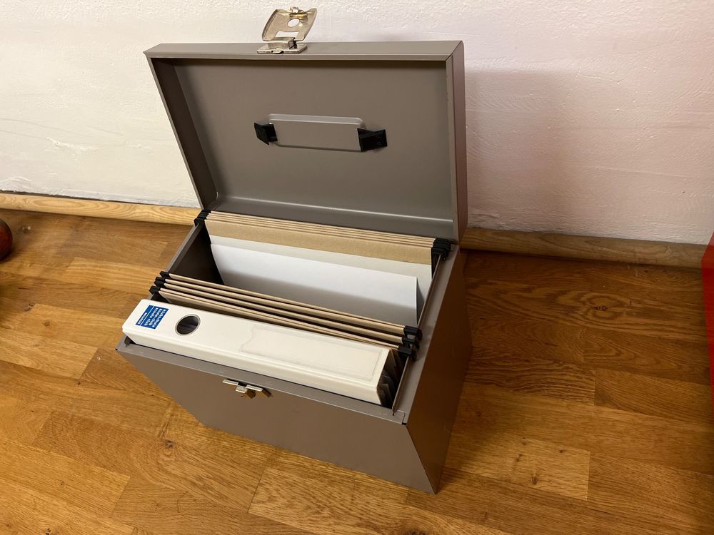 Akten box (Gebraucht) in Zürich für CHF 6 – mit Lieferung auf Ricardo ...