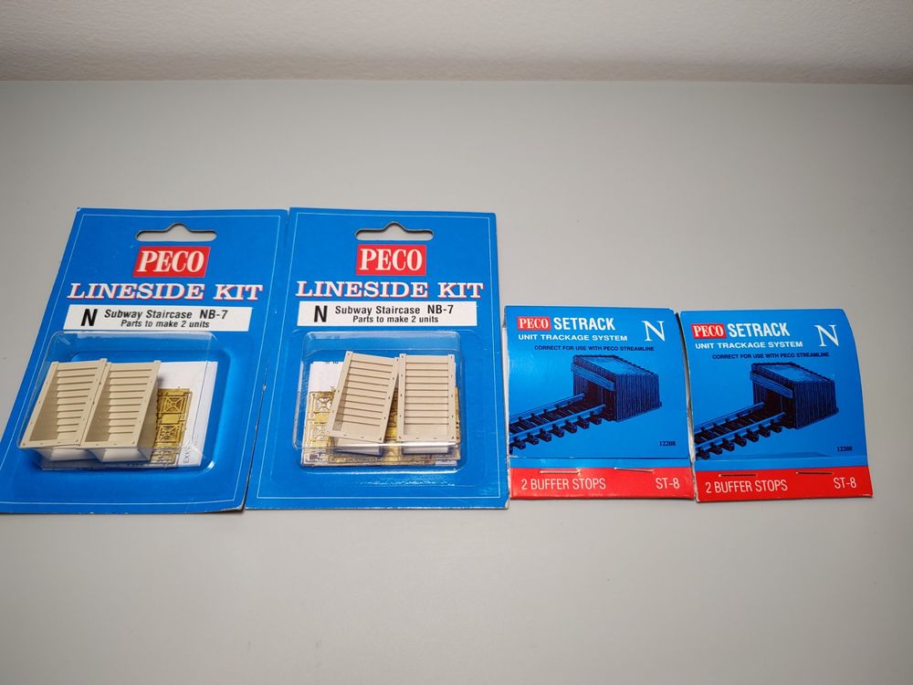 PECO 2x Subway Staircase NB-7 und 2x 2 Buffer Stops ST-8 (Neu und originalverpackt) in ...