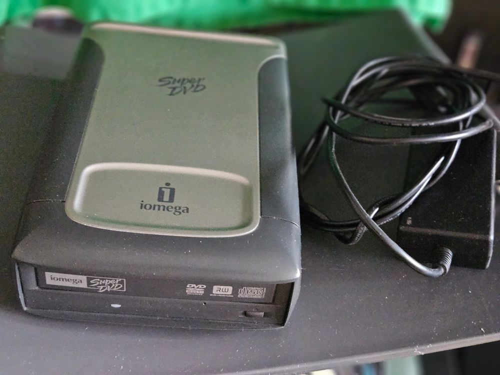 iomega Super DVD Model DVDRW4216E2D External DVD RW disc (Gebraucht) in ...