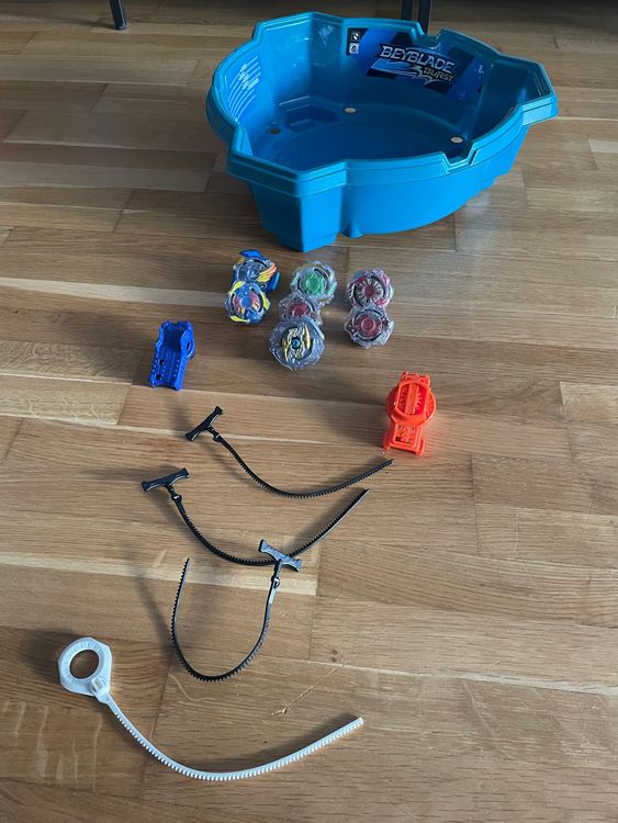 Beyblade Arena, Starter und Bursts (Gebraucht) in für CHF 10 – nur ...