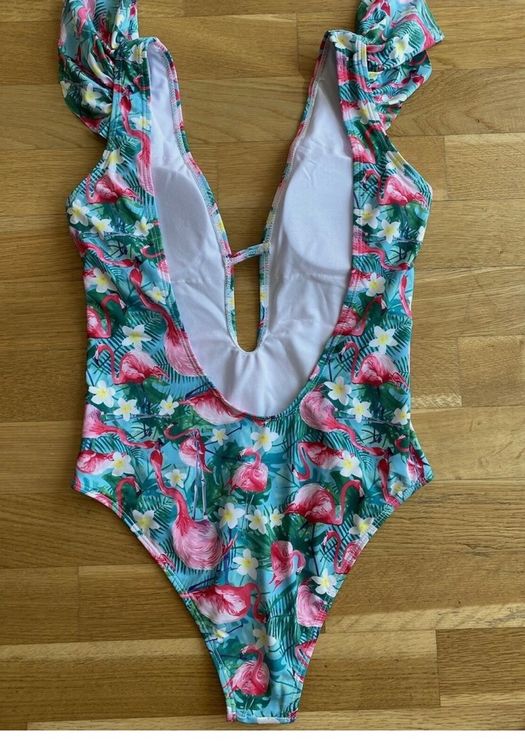 Flamingo Badeanzug mit Volant Grösse S (Neu und originalverpackt) in Zumikon für CHF 25 – mit ...