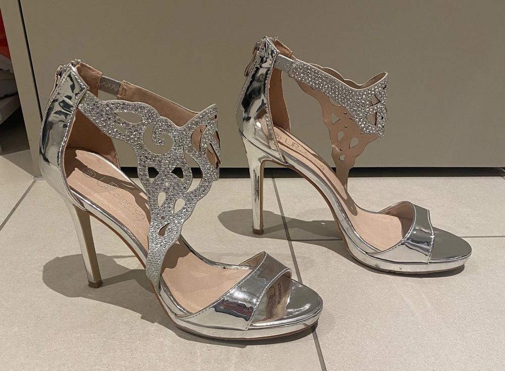 Schöne Elegante Sandalen Silber Gr 39 | Kaufen auf Ricardo