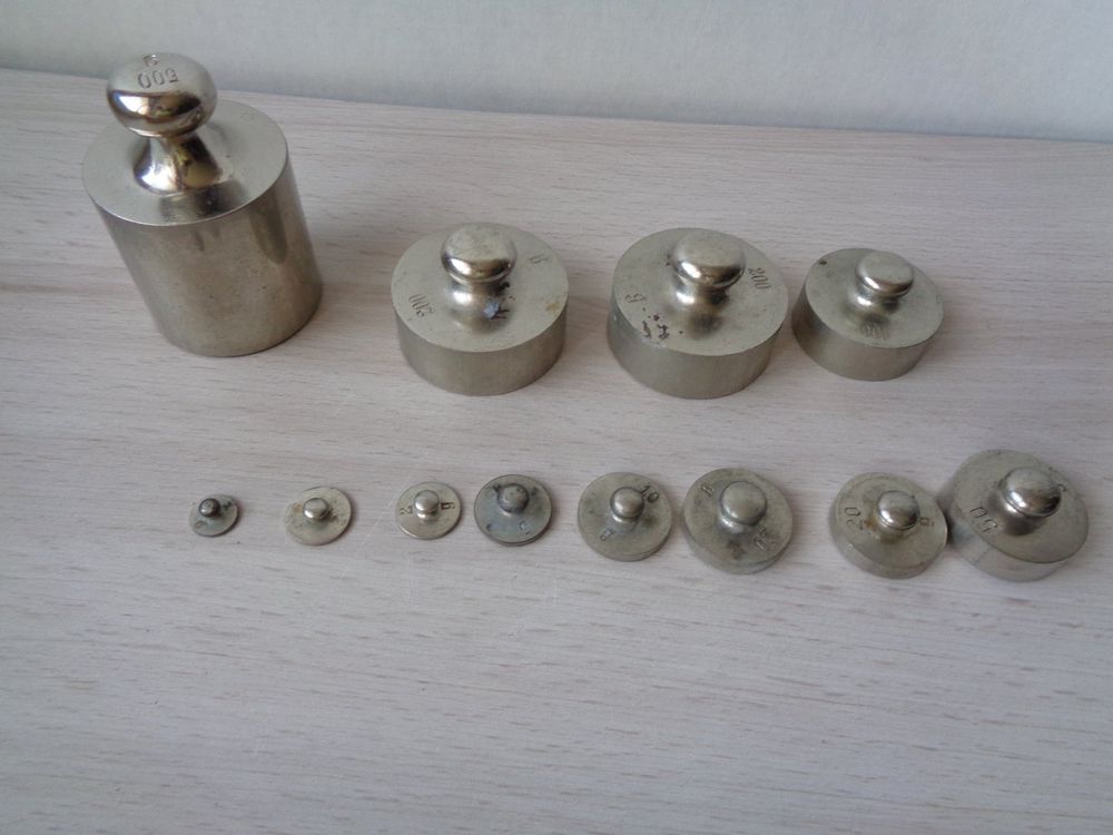 ALTE GWICHTE FÜR WAAGE SET GEWICHTESATZ IM HOLZBLOCK | Kaufen auf Ricardo