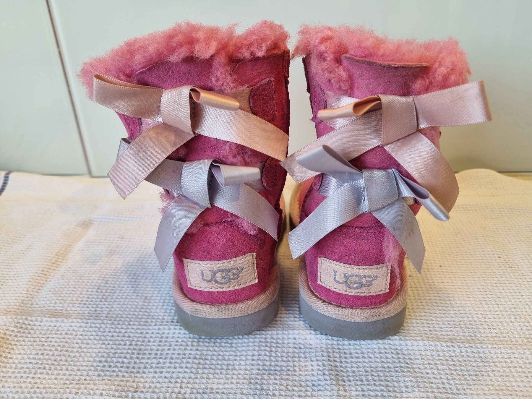 UGG Boots, pink. Grösse 23.5 (Gebraucht) in Hinterkappelen für CHF 15 ...