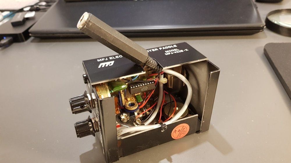 MFJ-422BX Electronic Keyer Paddle (D'occasion) à pour CHF 16 – avec ...
