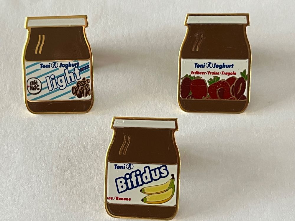 3 Toni Joghurt Pins, Sammler, Rarität (Gebraucht) in Zürich für CHF 10 ...