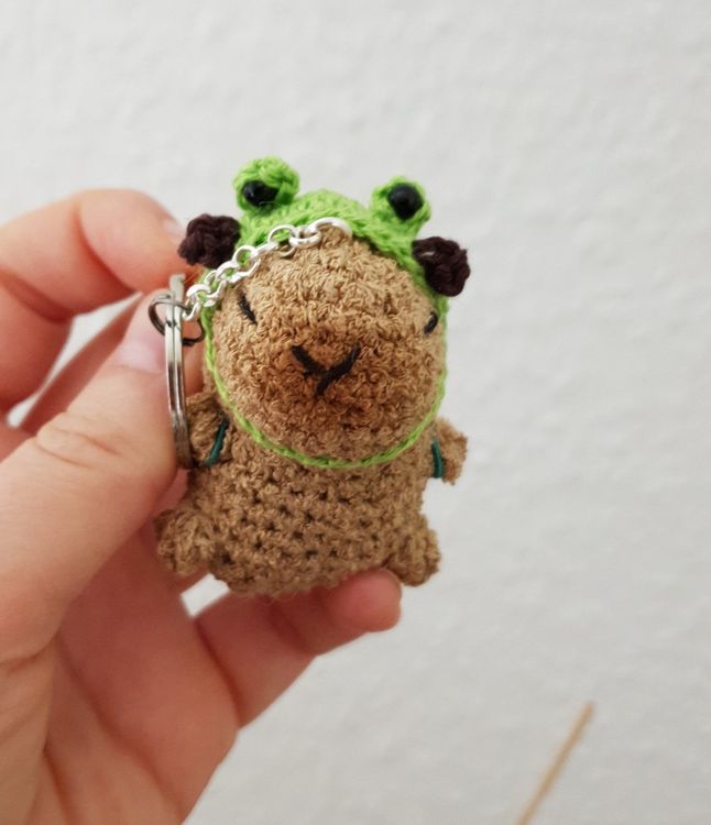Amigurumi Schlüsselanhänger mit Capybara Frosch (Neu (gemäss ...