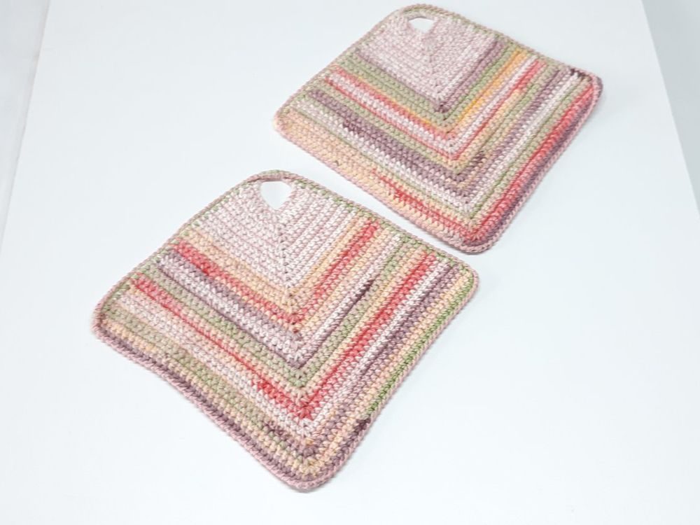 2 gehäkelte Topflappen - 2 pattes à marmite au crochet (Neu (gemäss ...