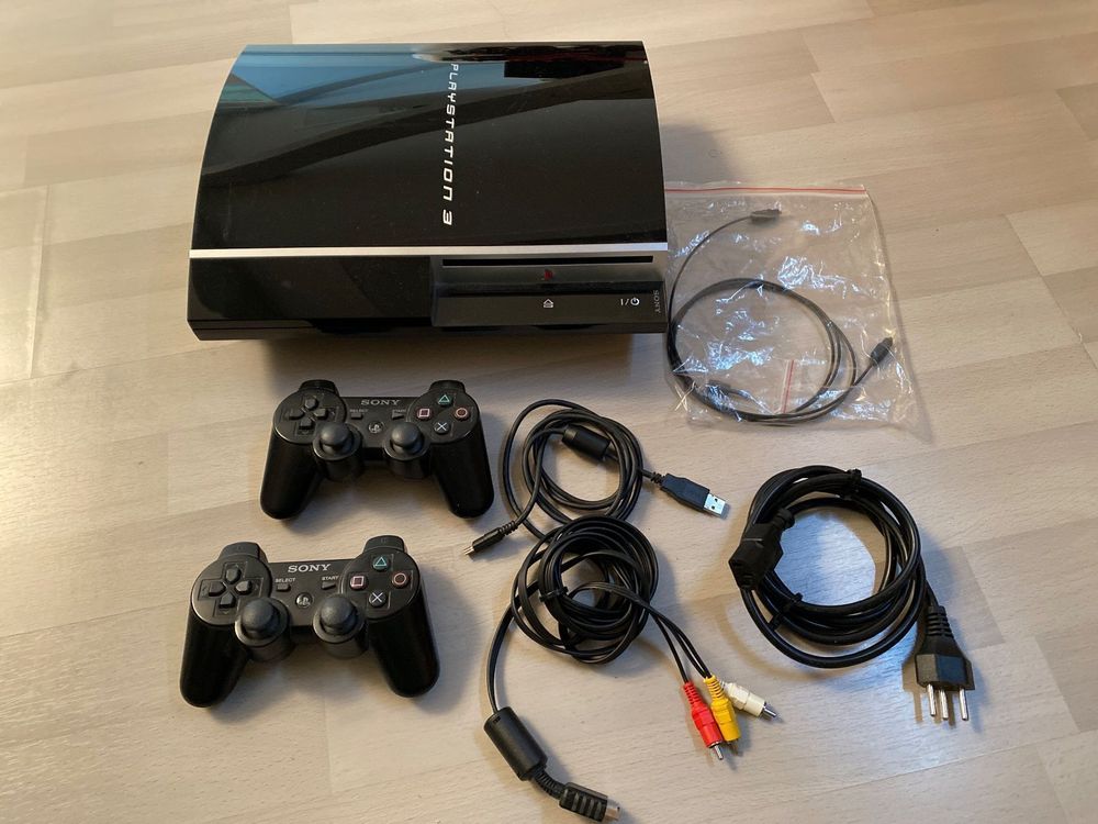 PlayStation 3 mit 80GB Speicher und 2 Controllern (Gebraucht) in für ...