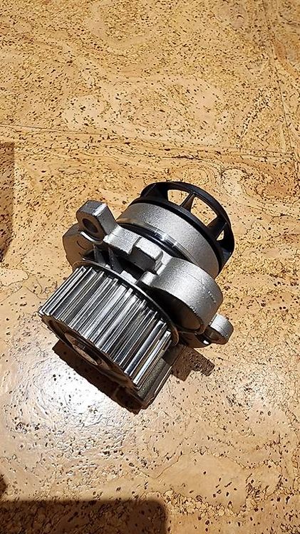 VW Passat 3c Wasserpumpe VW 06f 121 011 (Gebraucht) in Fehraltorf für ...