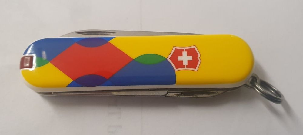 Victorinox Classic Limited Edition 2012 “Yustaposed“ (Neu (gemäss Beschreibung)) in Härkingen ...