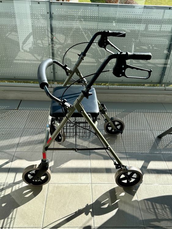 Rollator/Gehhilfe/Seniorenhilfe mit Sitz und Korb (Gebraucht) in ...