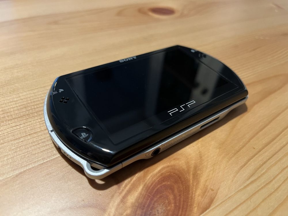 Sony PSP Go - Black - Handheld Gaming - Great Condition! (Gebraucht) in ...